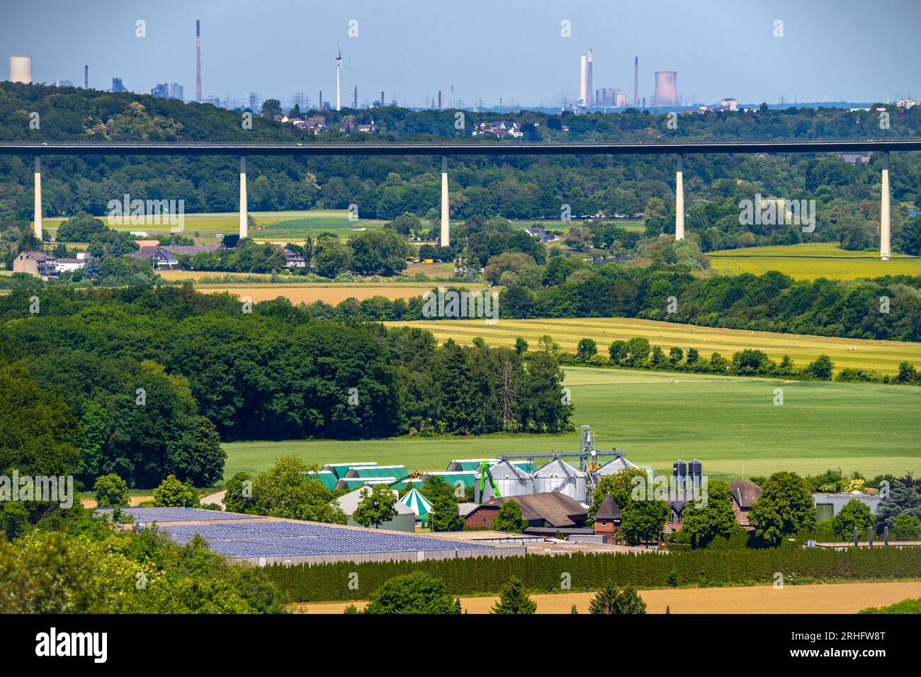 The Ruhr valley between Essen-Kettwig and Mülheim-Mintard, view to the ...