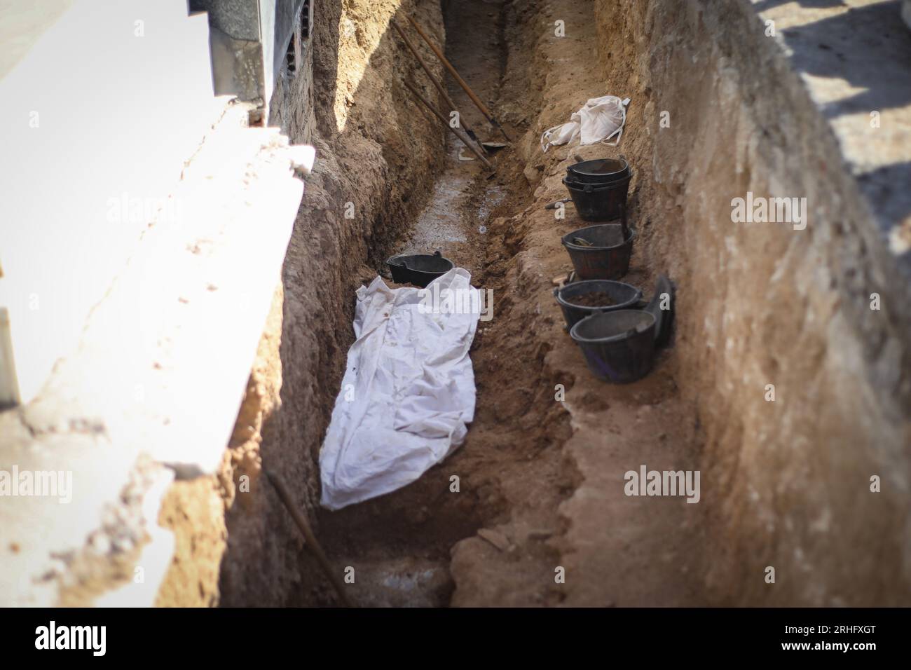 Pit of bones spain hi-res stock photography and images - Alamy