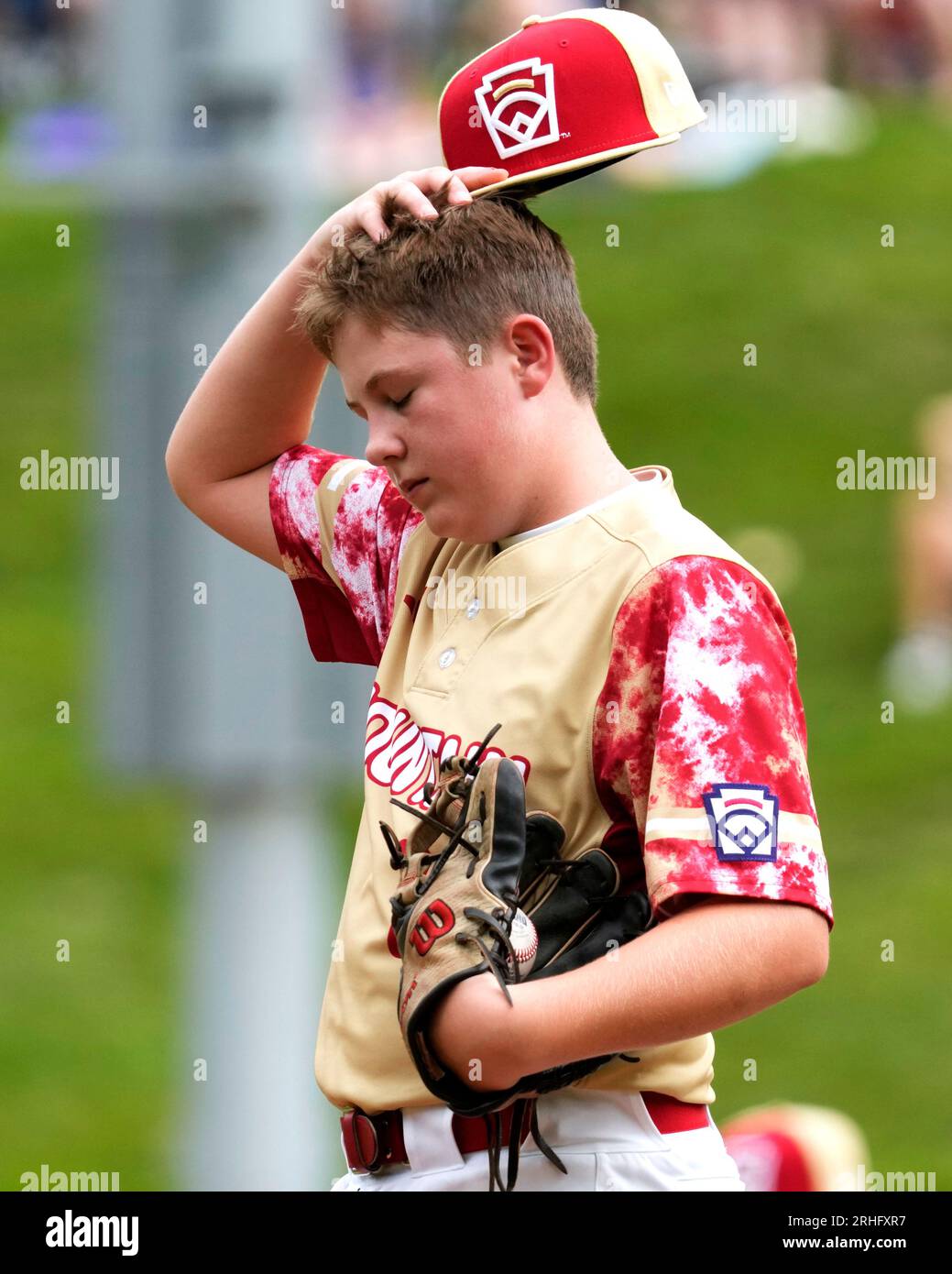 Henderson, Nev.'s Logan Levasseur (16) collects himself on the mound ...
