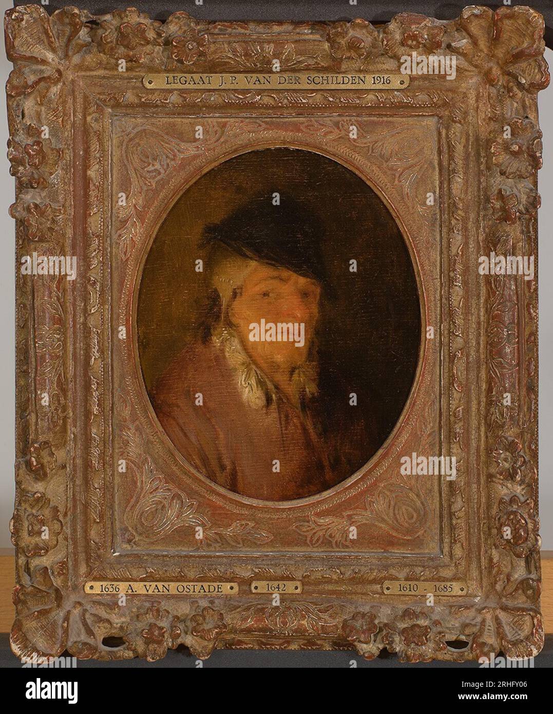 Man facing right hi-res stock photography and images - Alamy