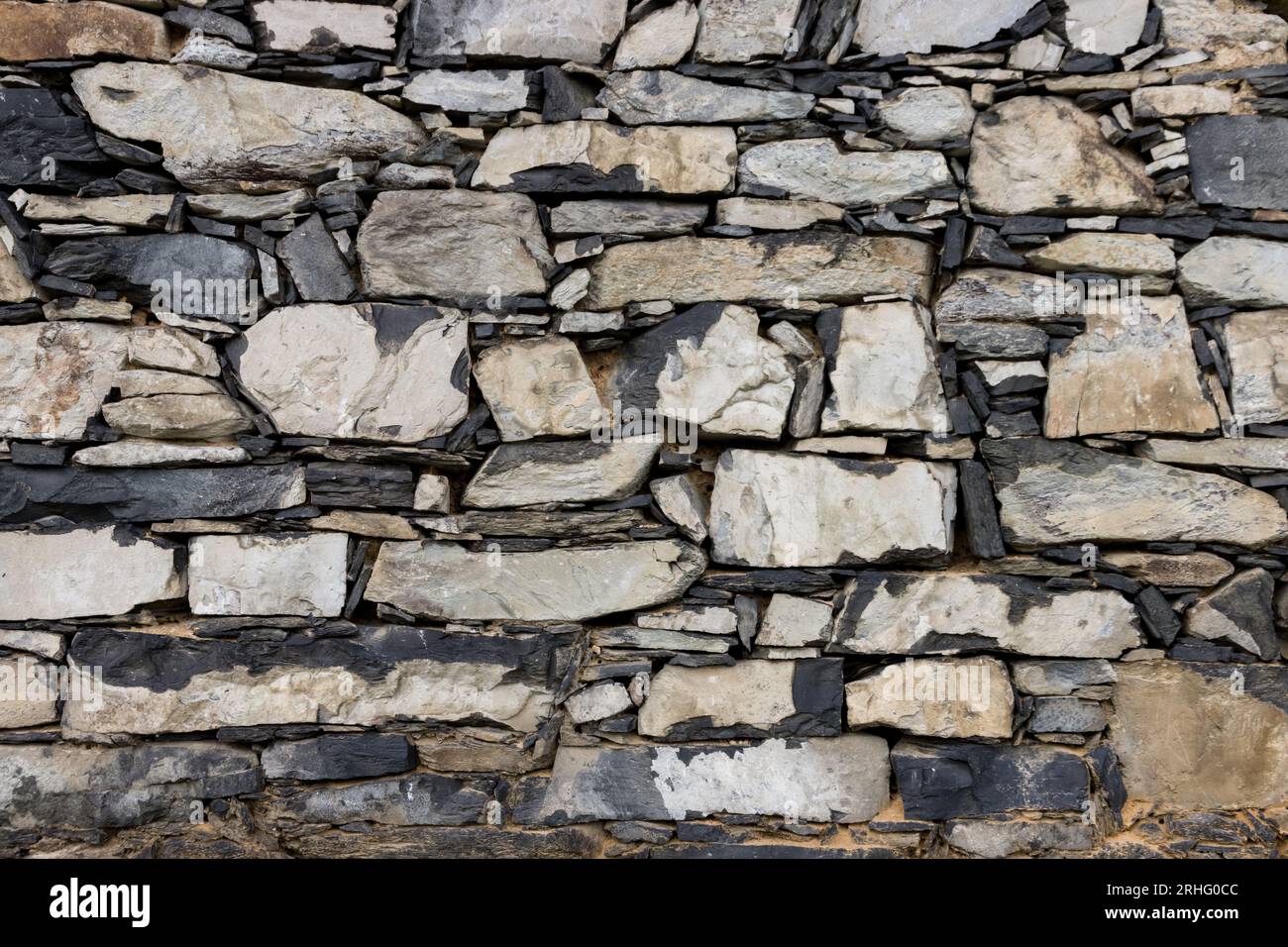 Field stone wall Stock Photo - Alamy