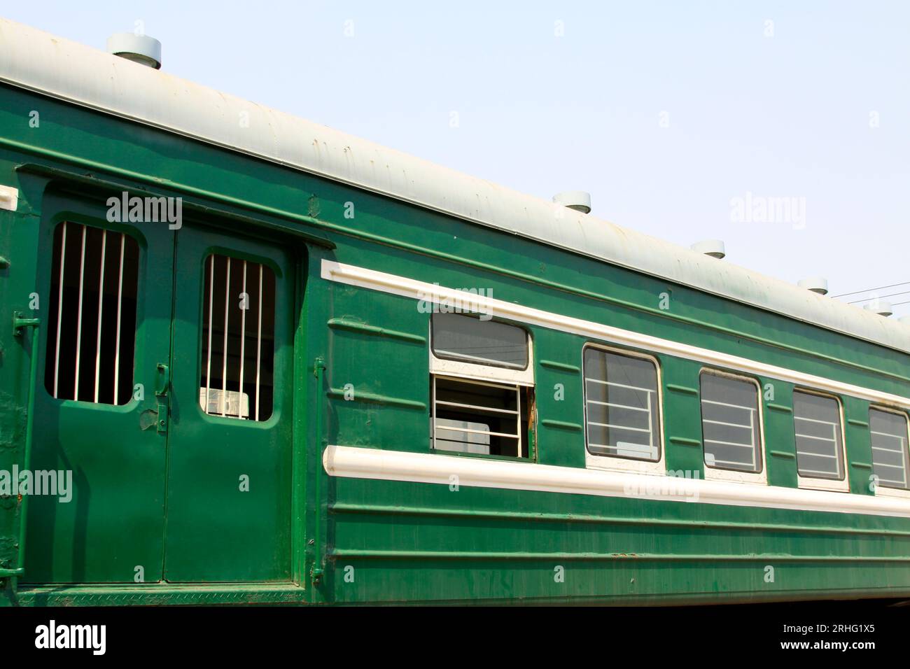 closeup of green train cars in a station Stock Photo - Alamy