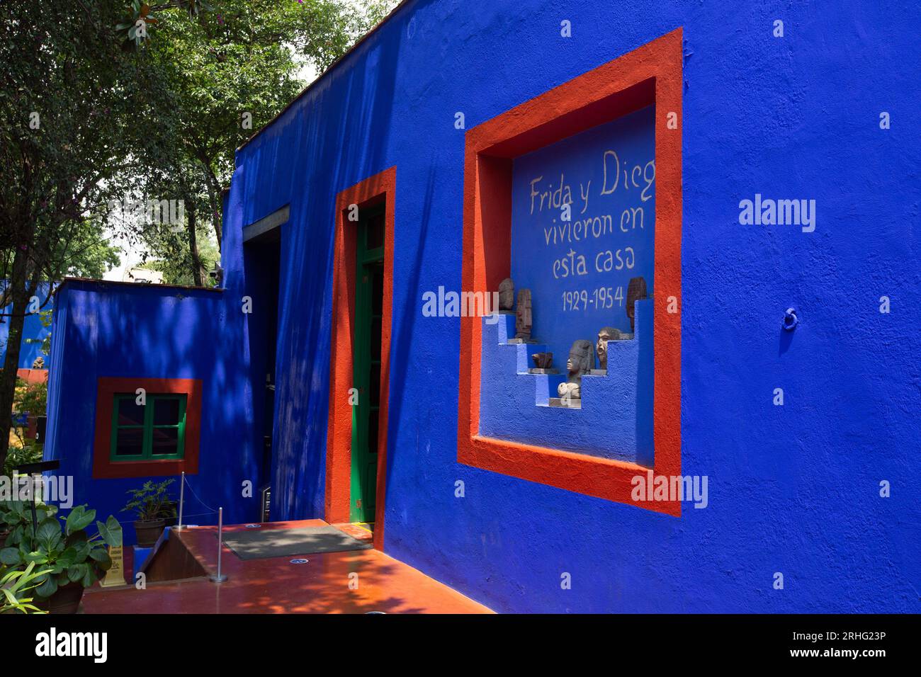 Frida kahlo museum coyoacan mexico hi-res stock photography and images ...