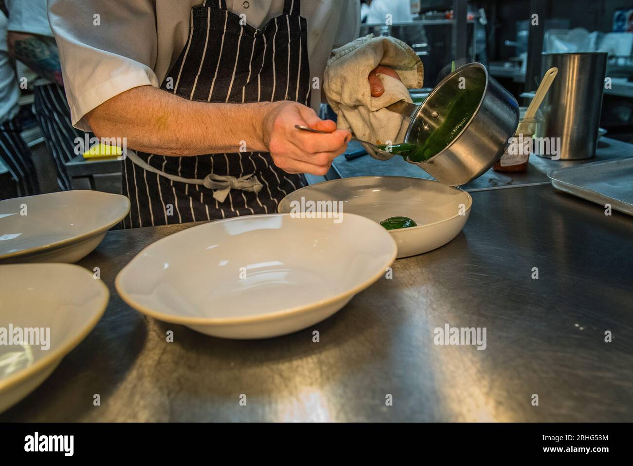 Plating up hi-res stock photography and images - Alamy