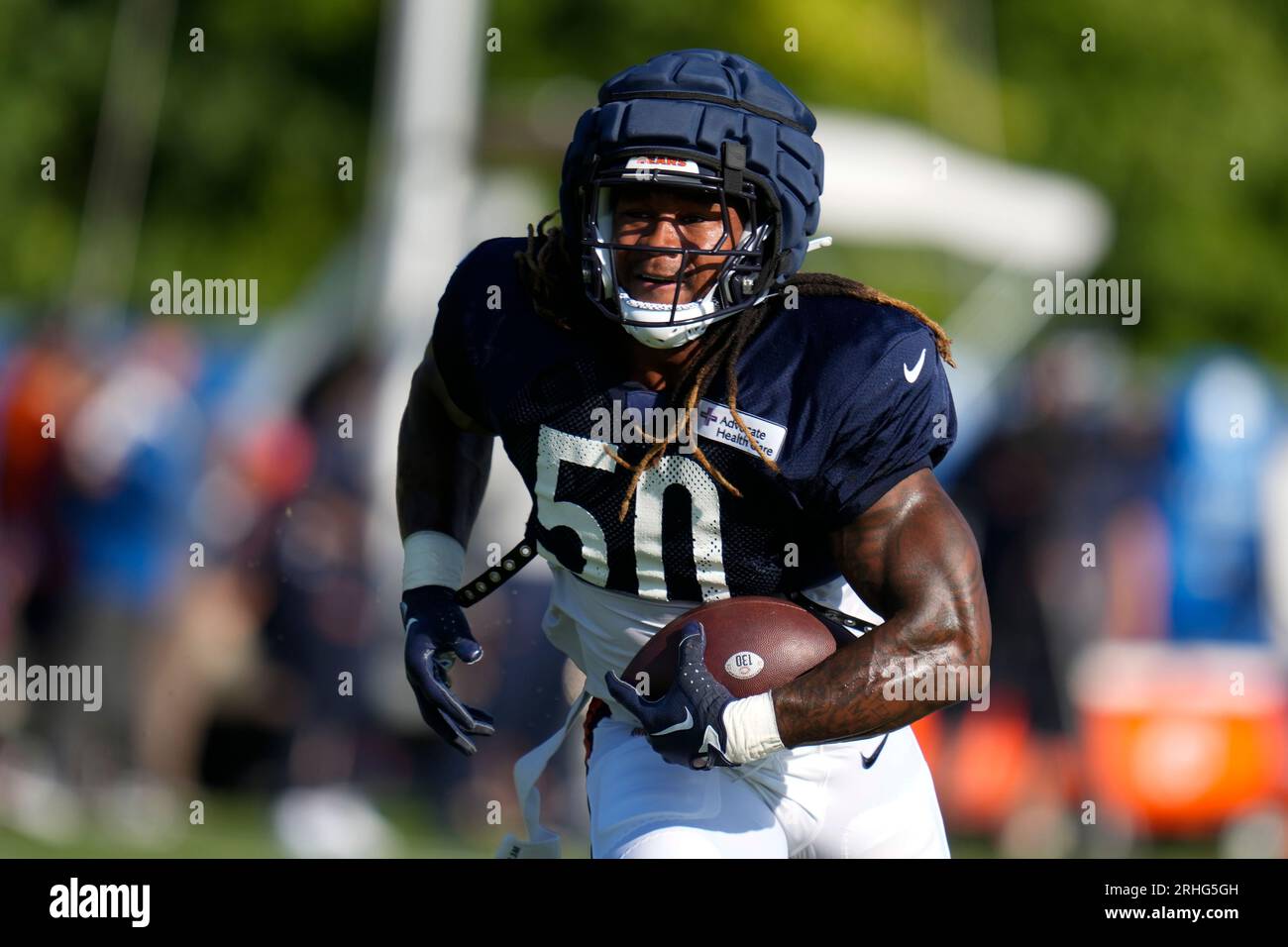 Chicago Bears linebacker Buddy Johnson (50) runs after a catch during ...