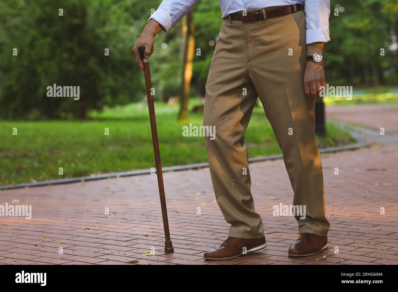 Senior man with walking cane outdoors, closeup Stock Photo - Alamy