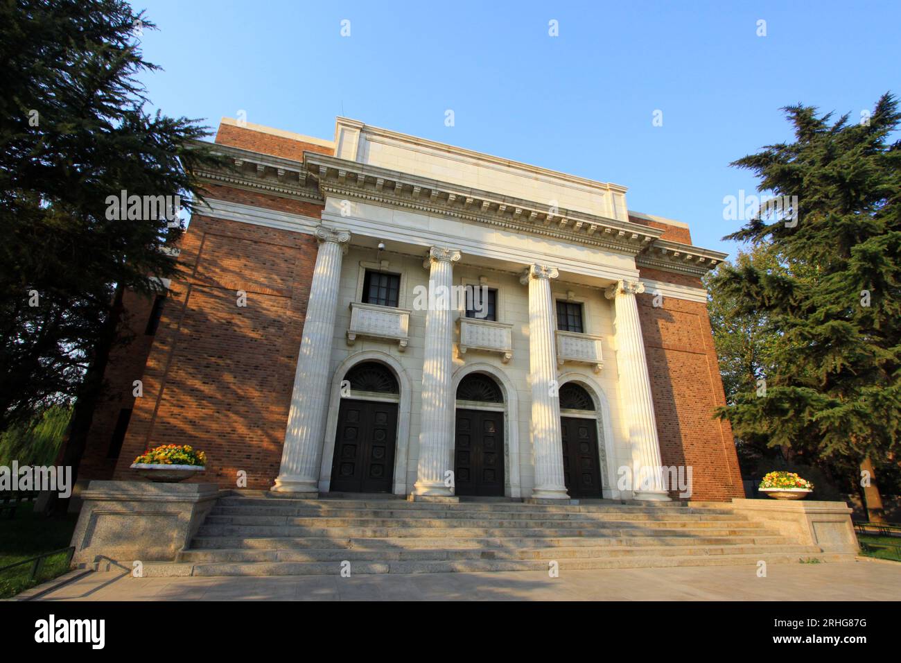 Tsinghua university green building hi-res stock photography and images ...