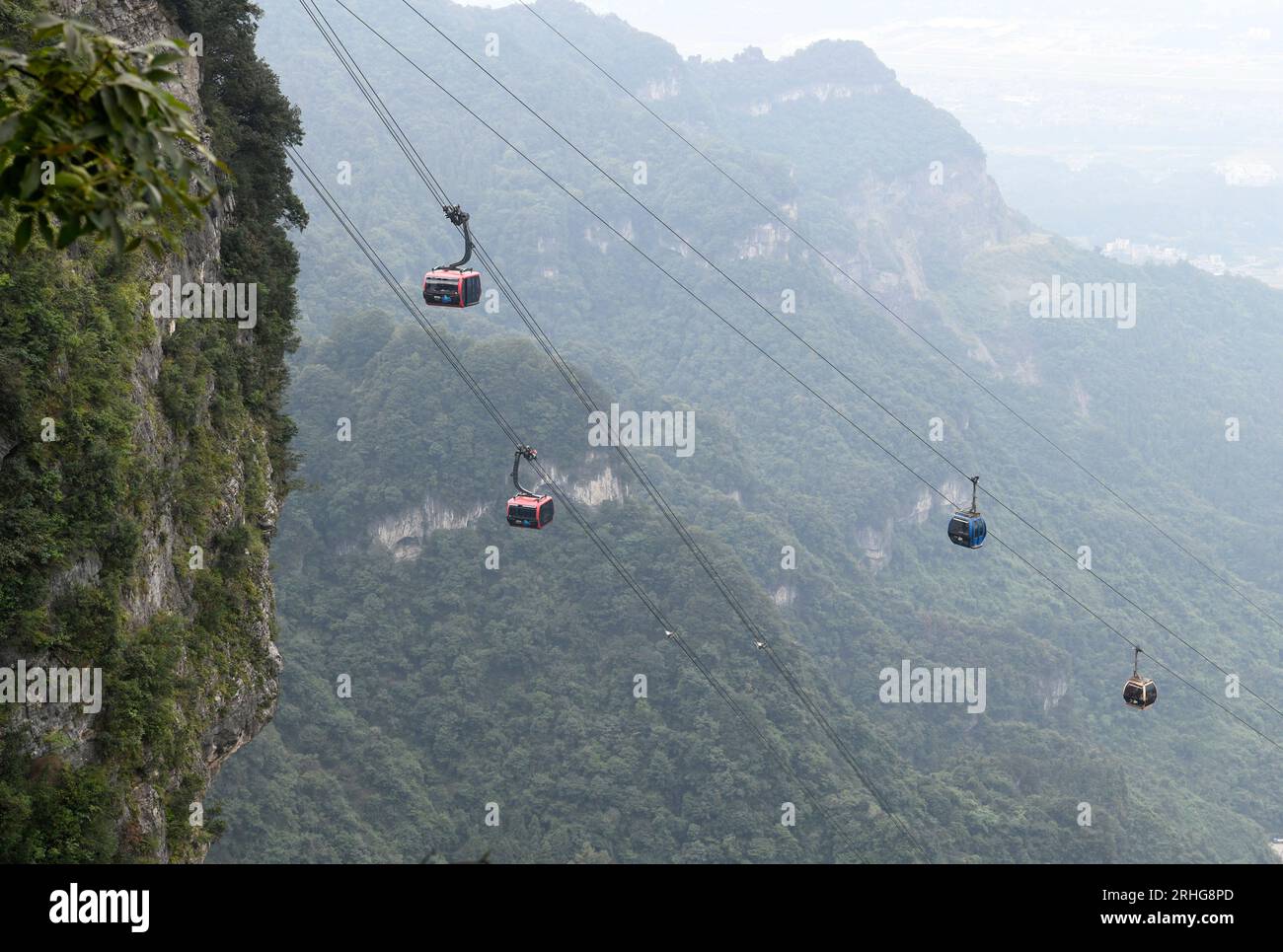 Tianmen mountain cable car hi-res stock photography and images - Alamy