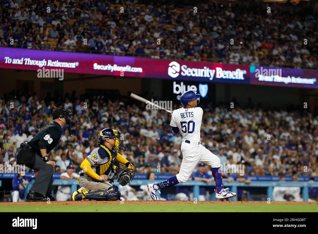 Los Angeles Dodgers second basemen Mookie Betts (50) swings the bat ...