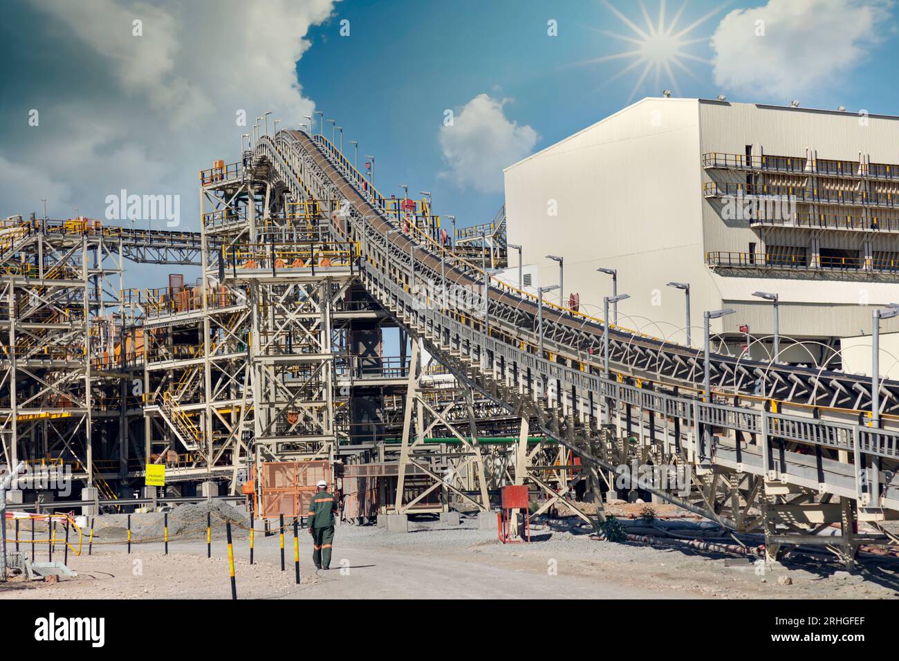 diamond mine processing plant, primary scrubbing, african worker ...