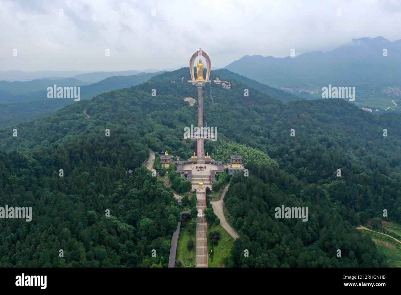 Donglin buddha hi-res stock photography and images - Alamy