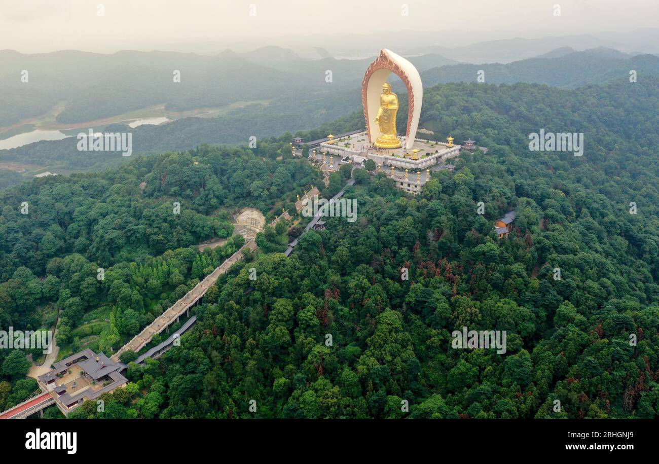 Donglin buddha hi-res stock photography and images - Alamy