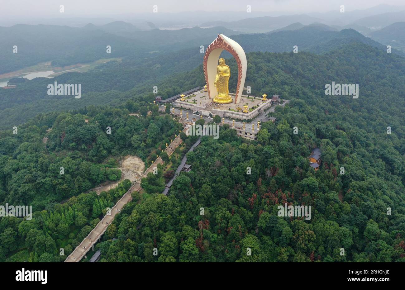 Donglin buddha hi-res stock photography and images - Alamy