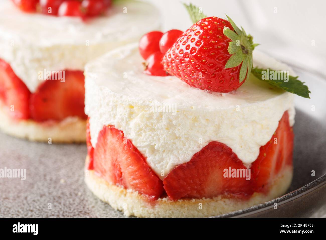 French layered cake hi-res stock photography and images - Alamy