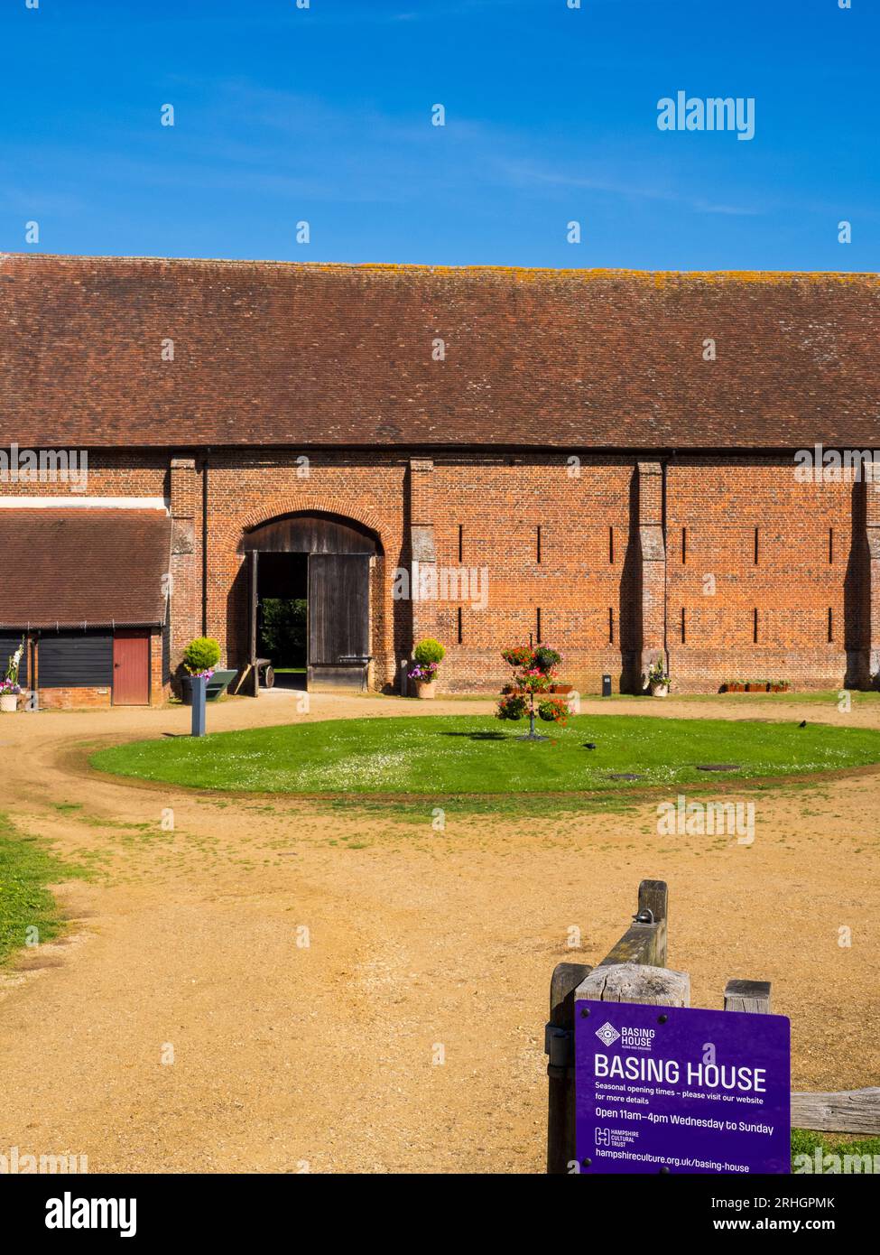 Basingstoke hampshire england hi-res stock photography and images - Alamy