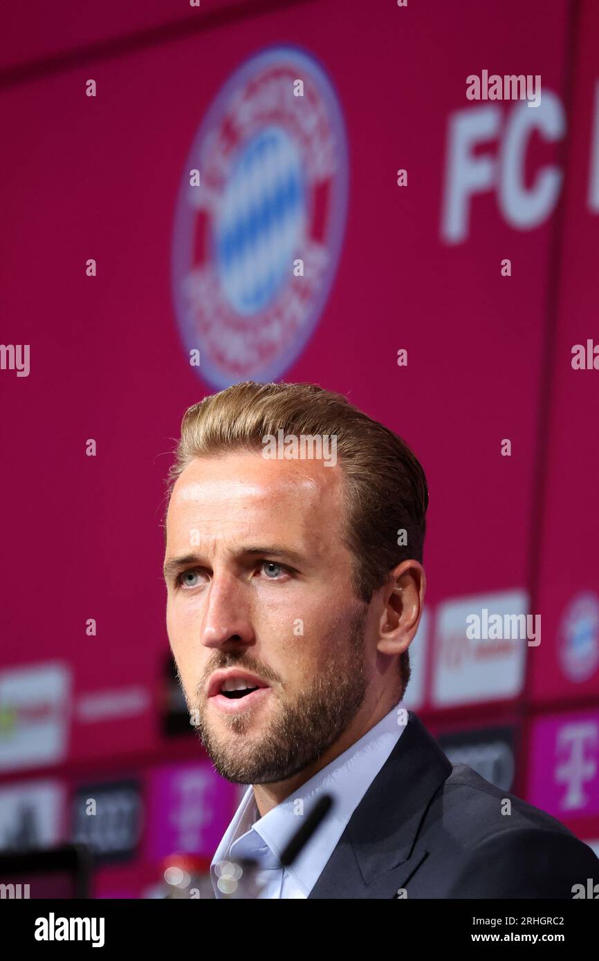 Harry kane bayern signing hi-res stock photography and images - Alamy