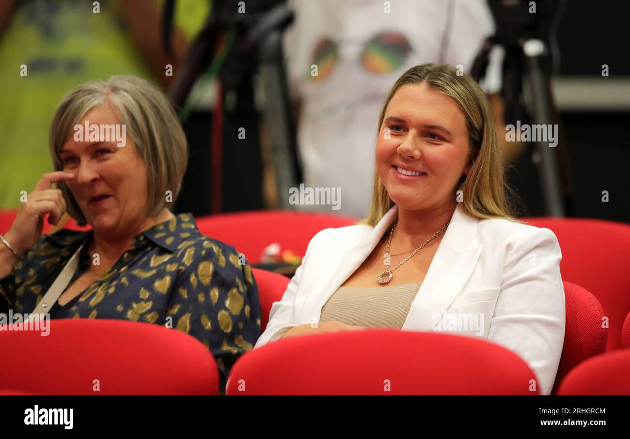 Mutter Kim Kane and Ehefrau von Kane Katie Goodland MUNICH, GERMANY ...