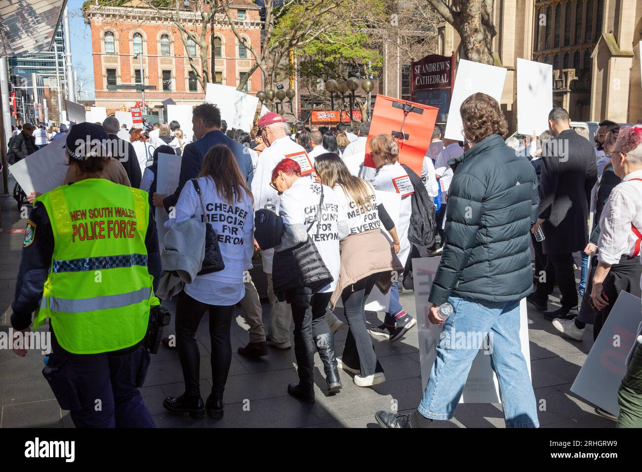 Sydney Australia female police officer from New South Wales police ...