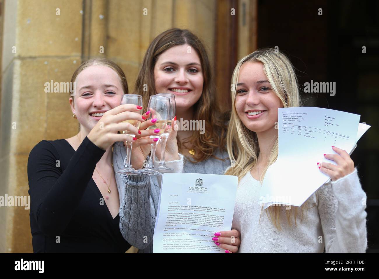Birmingham, UK. 17th Aug, 2023. Students from King Edward VI High ...