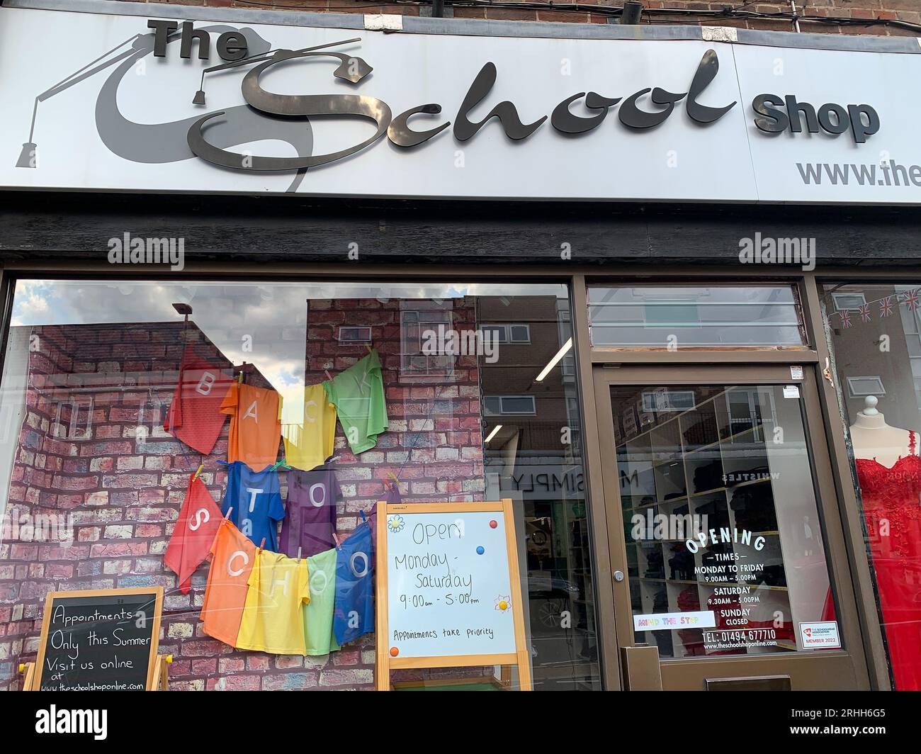 Beaconsfield, Buckinghamshire, UK. 16th August, 2023. A Back to School window display in the ...