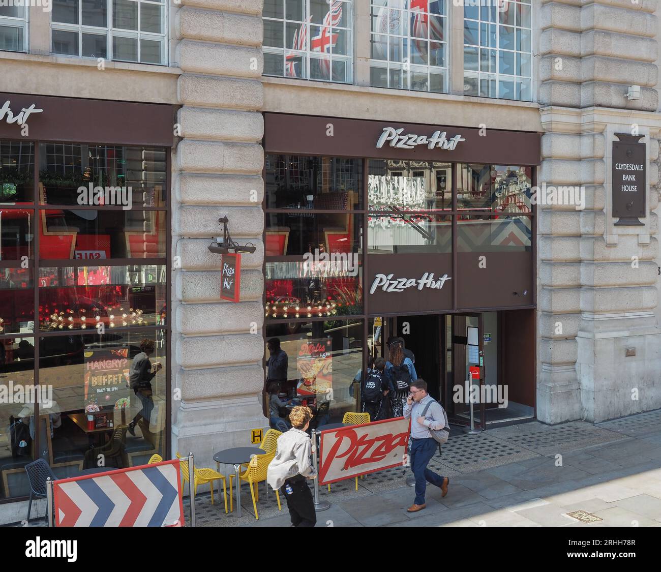 LONDON, UK - JUNE 08, 2023: Pizza Hut storefront Stock Photo - Alamy