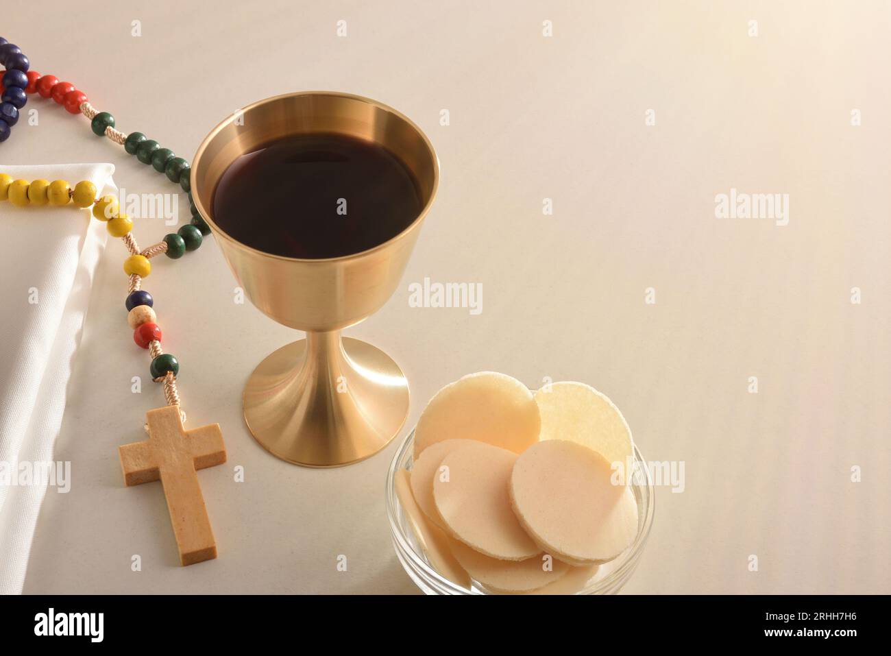 Sacrament of the eucharist hi-res stock photography and images - Alamy