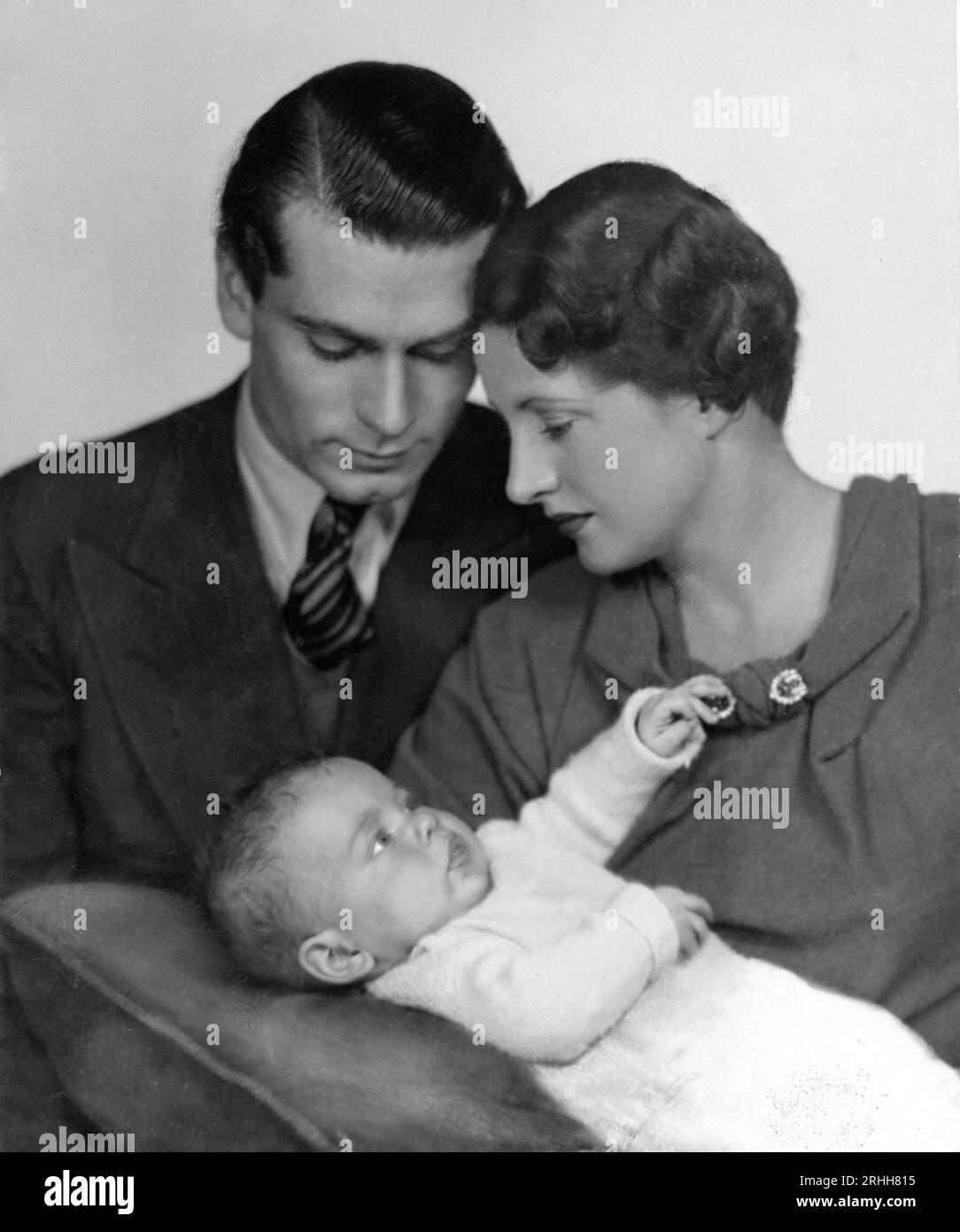 LAURENCE OLIVIER and his first wife JILL ESMOND with their baby son SIMON TARQUIN OLIVIER circa ...