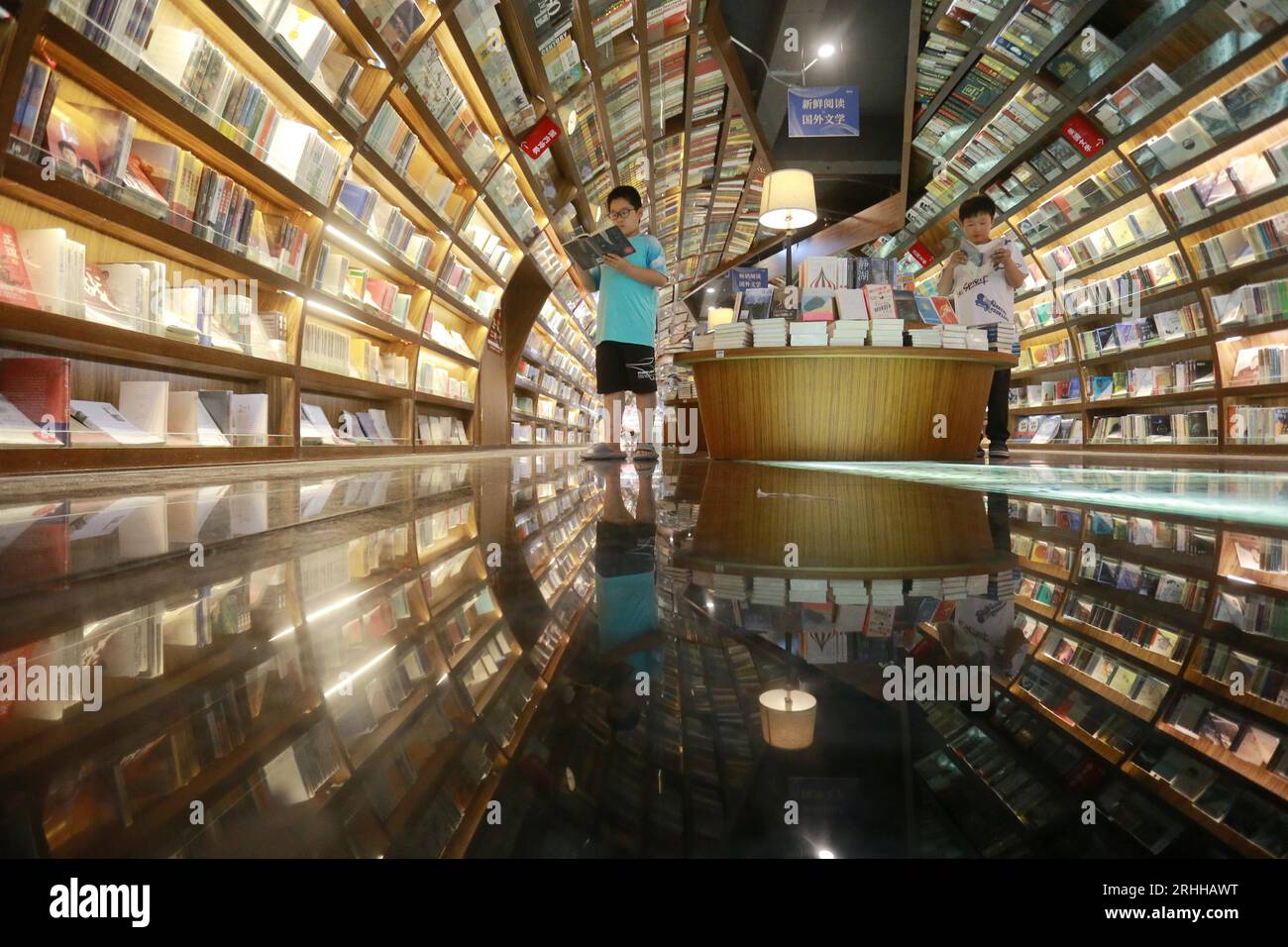 Children read books at Zhongshuge bookstore during summer vacation in ...