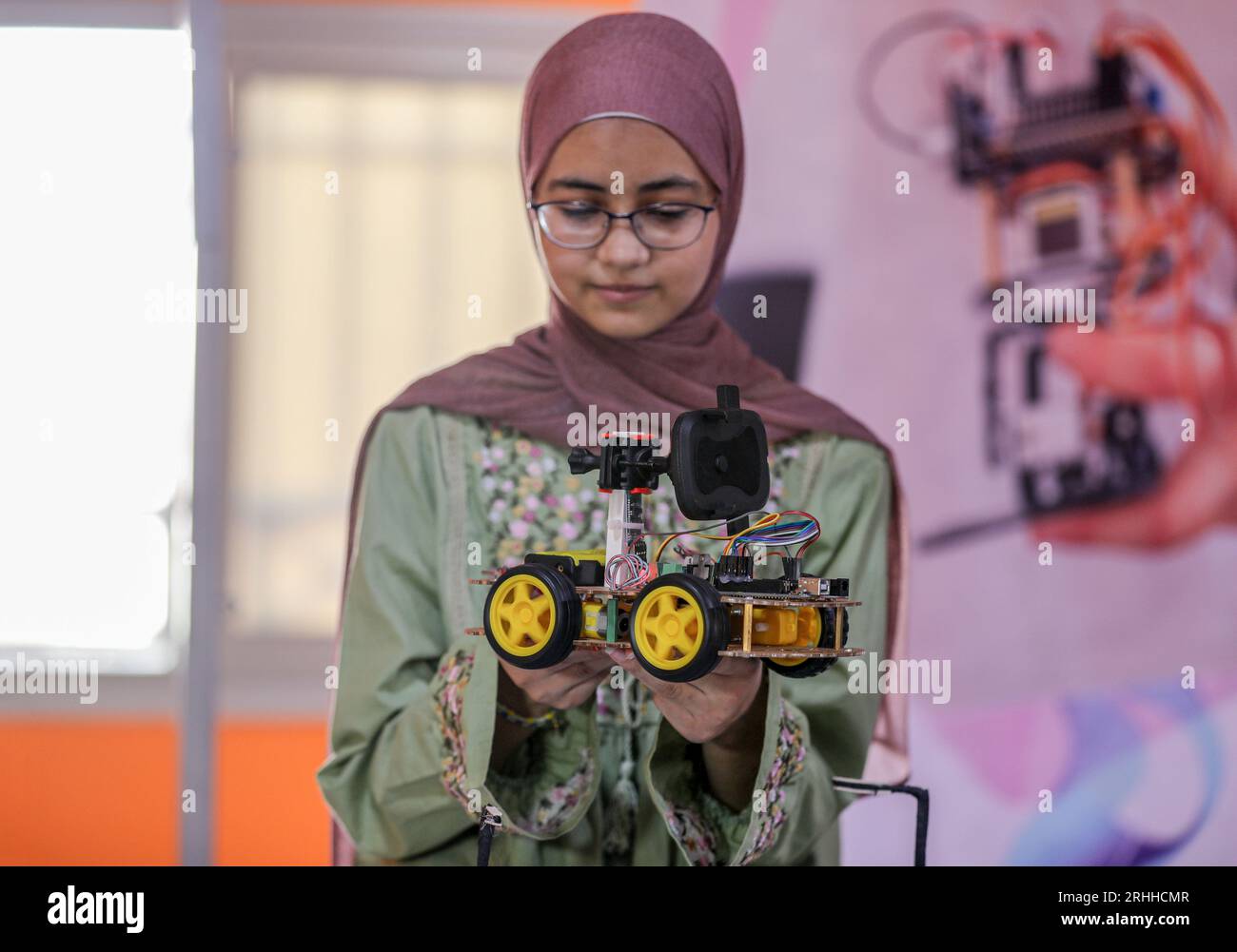 How artificial intelligence works hi-res stock photography and images - Alamy