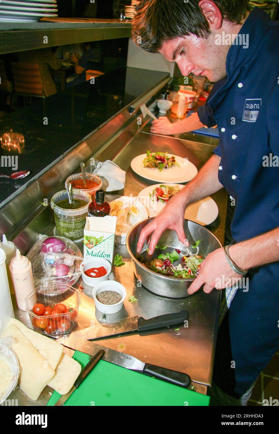 Hectic restaurant kitchen hi-res stock photography and images - Alamy