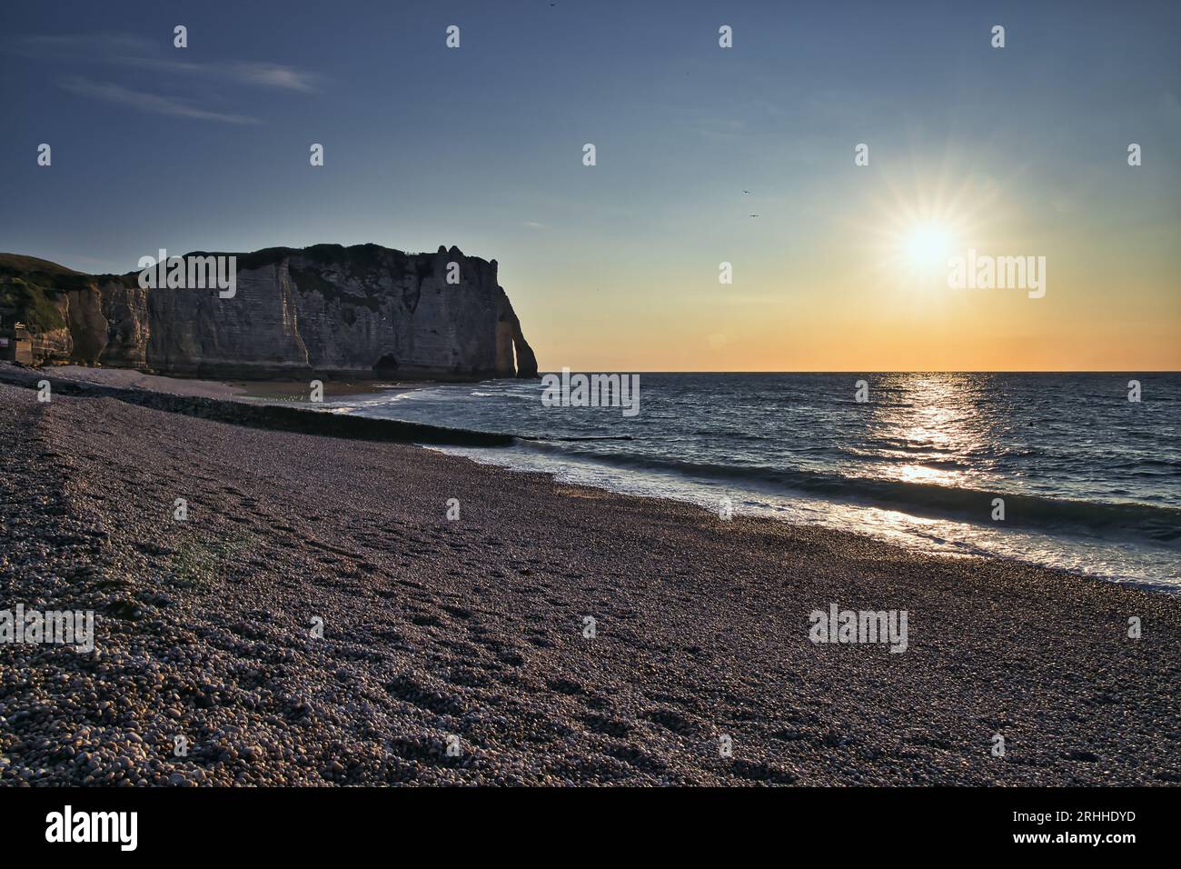 Etretat cliffside beach Stock Photo - Alamy