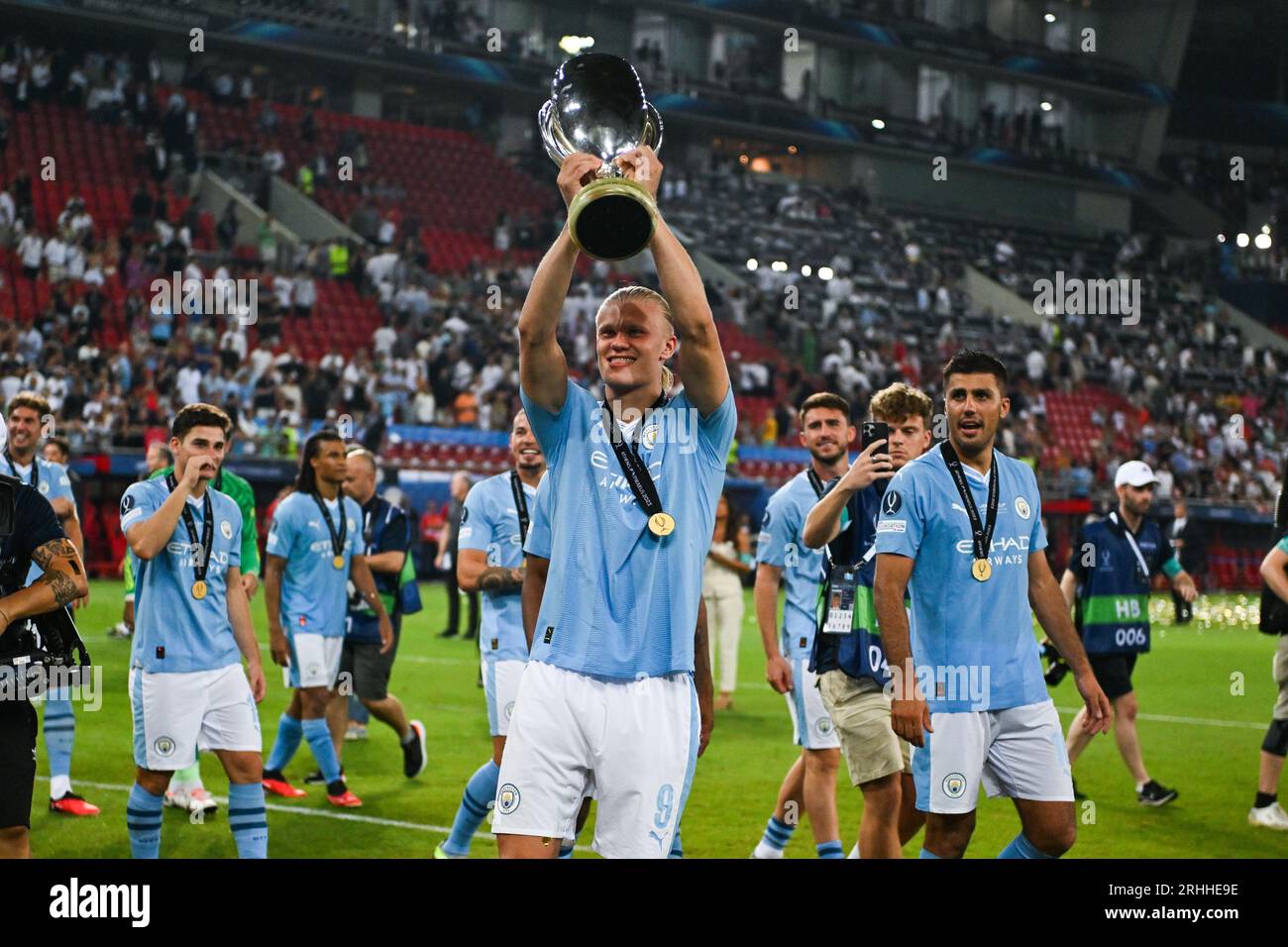 Erling haaland manchester city trophy hi-res stock photography and ...
