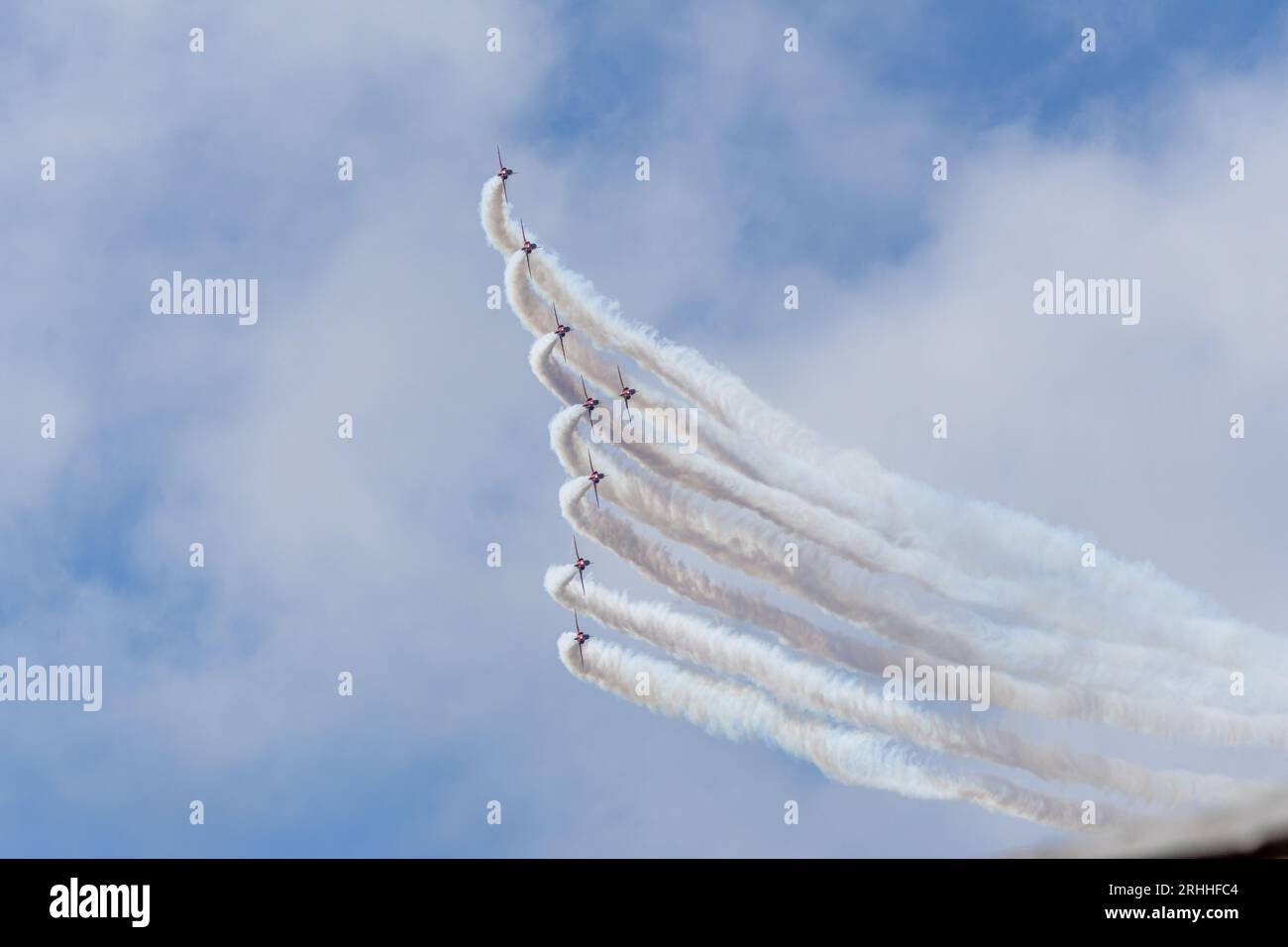 The red arrows fly BLACKPOOL, ENGLAND. INCREDIBLE IMAGES show the RAF ...