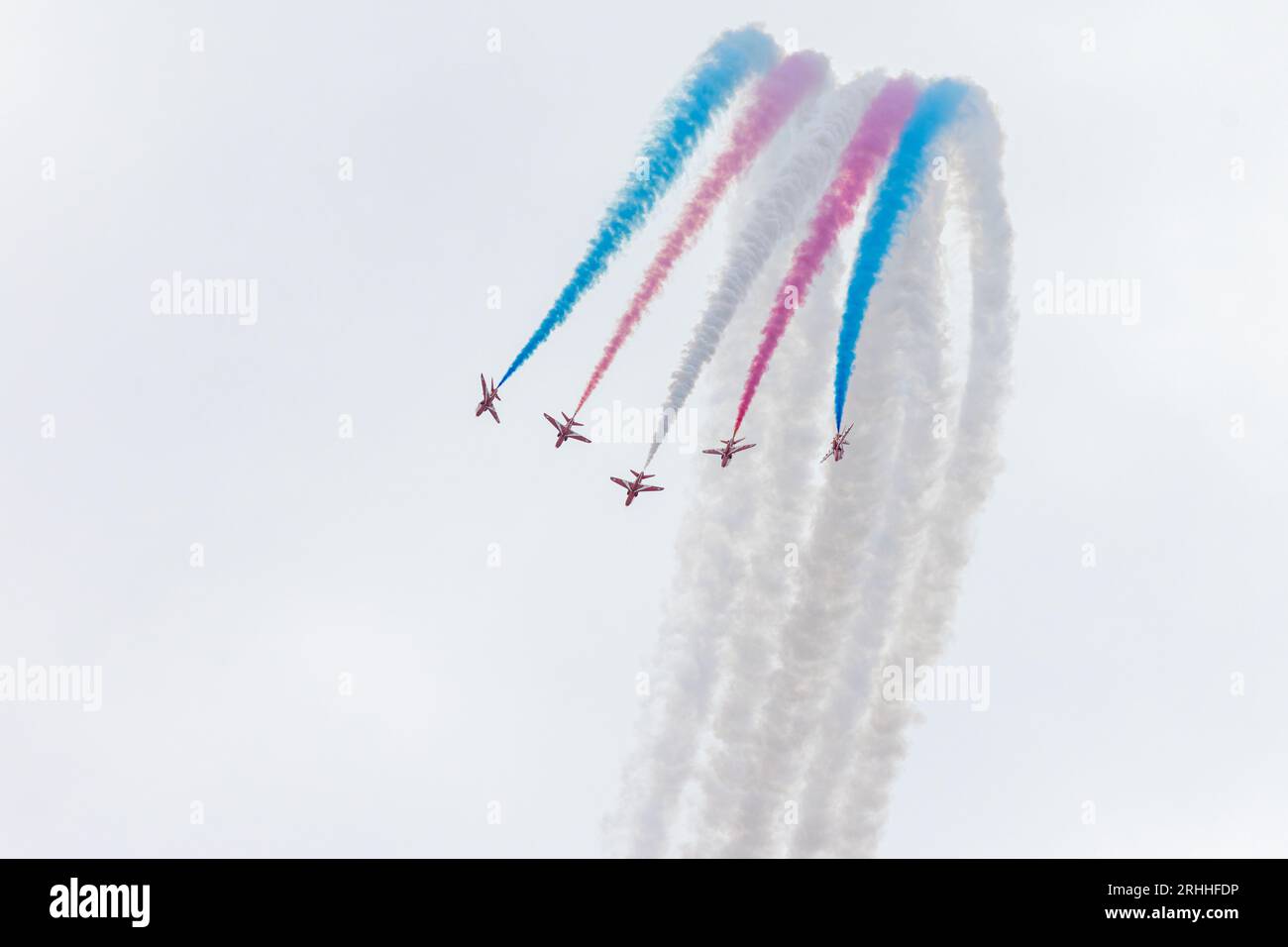 The red arrows kick out an incredible smoke of red, white and blue ...