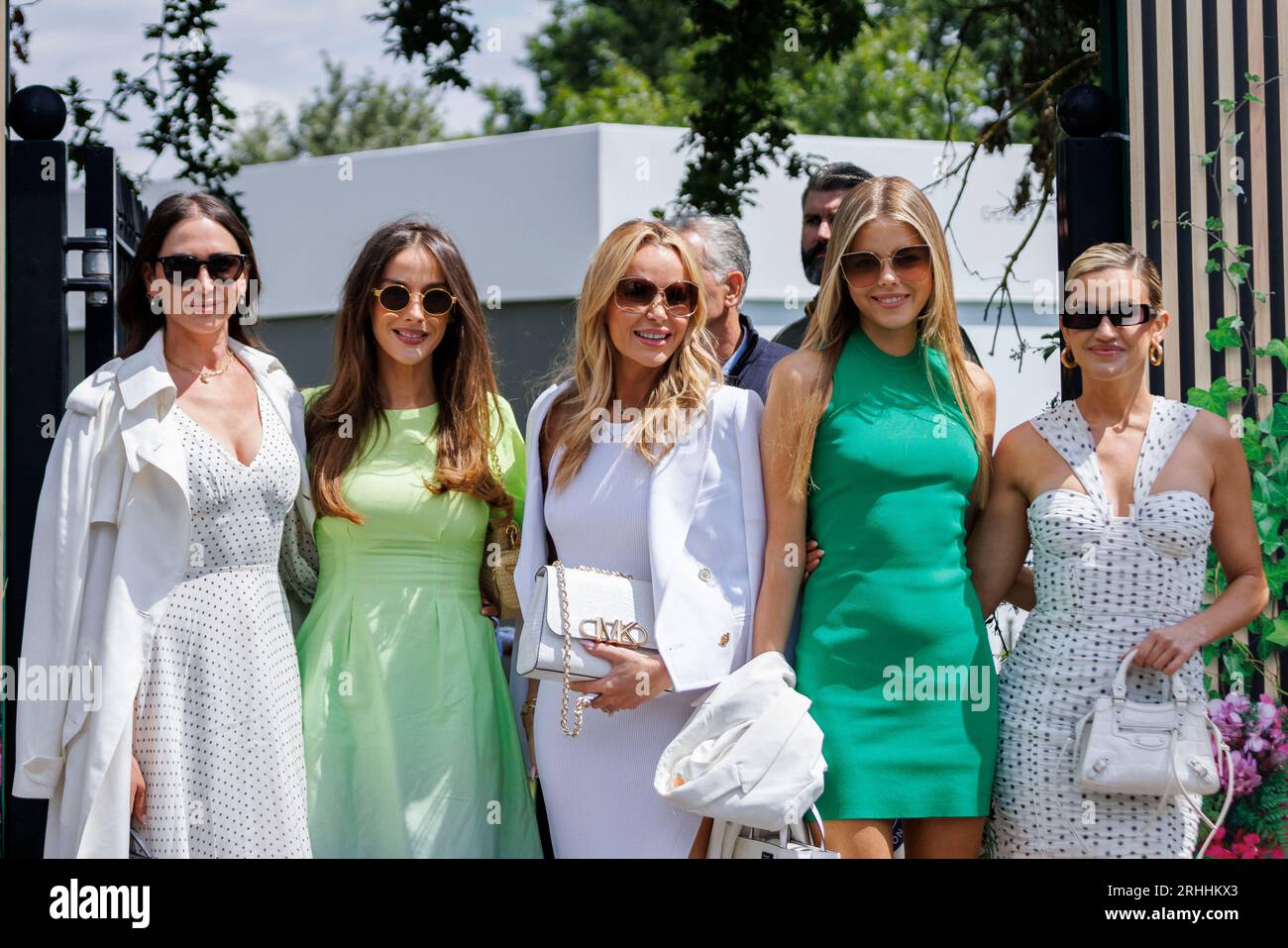Lauren Silverman (L1), Amanda Holden (C), Amanda’s daughter Lexi (R2 ...