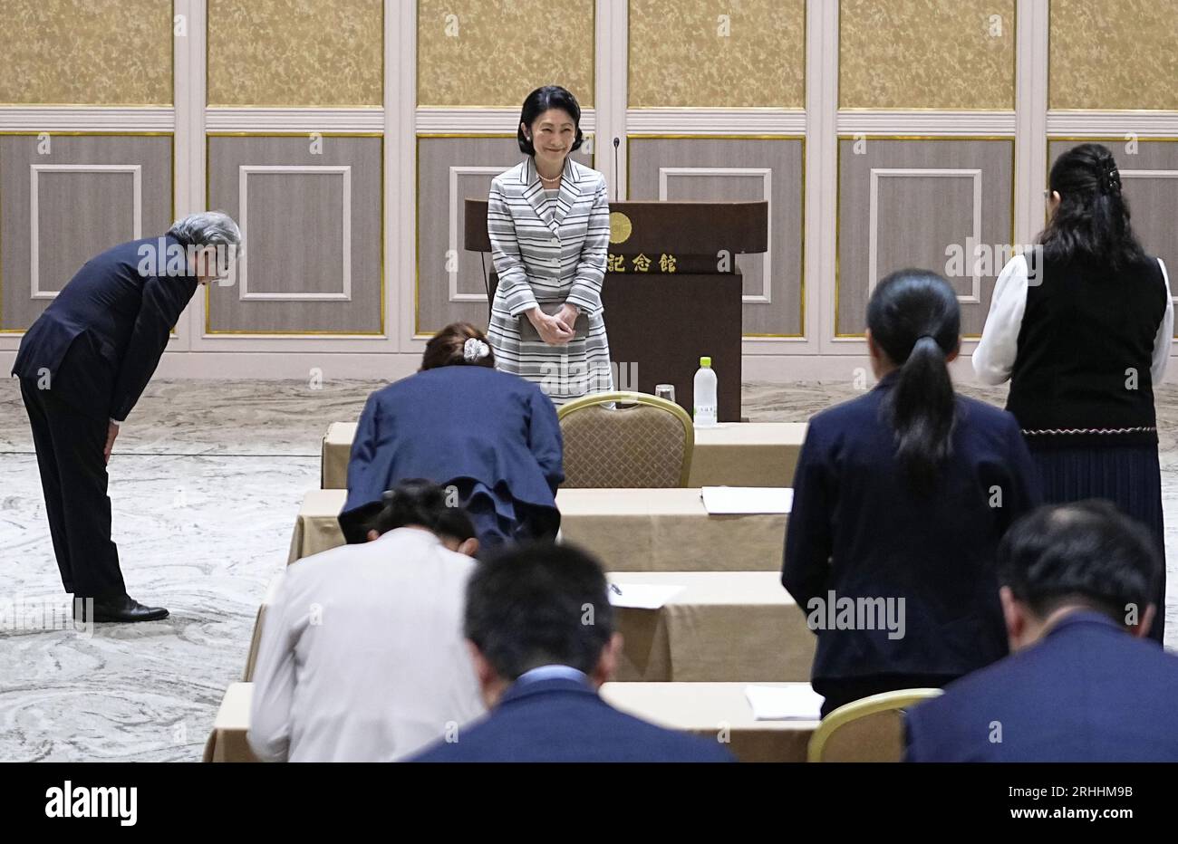 Japanese Crown Princess Kiko (back) meets with female researchers who ...