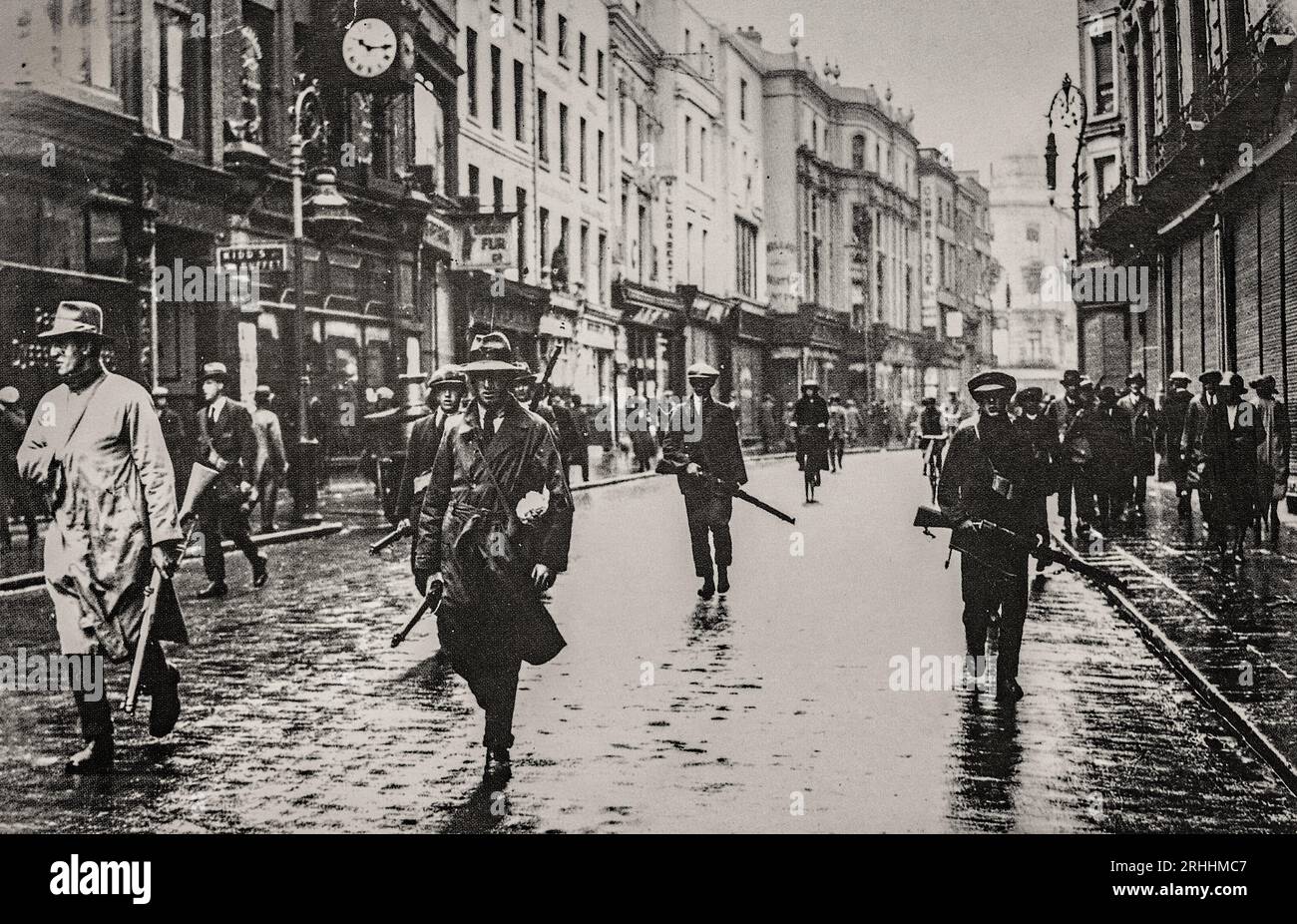 An early 20th century photograph of Anti-Treaty Republicans moving into ...