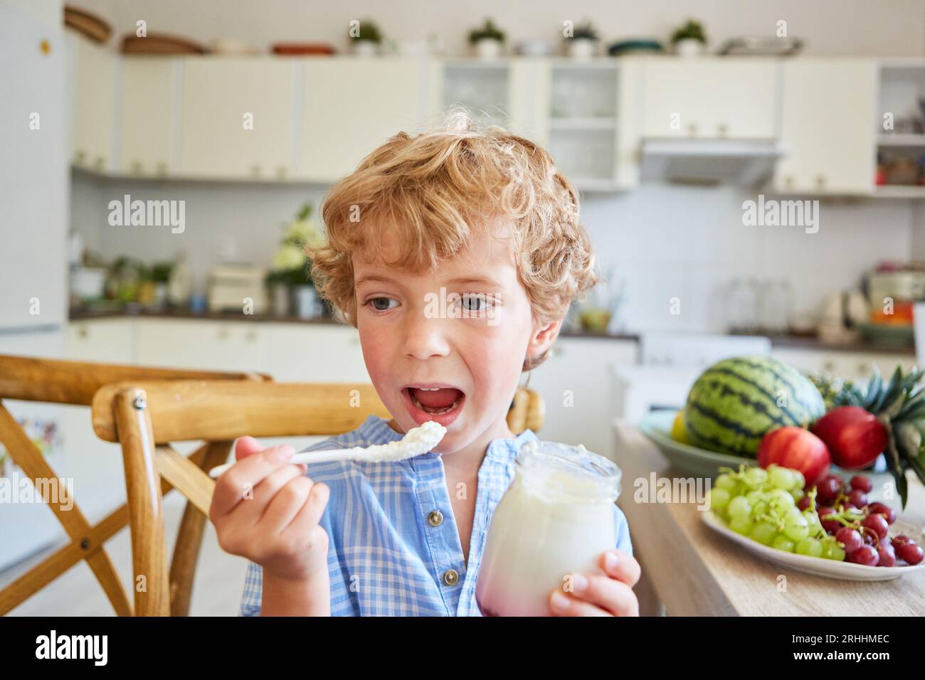 Boy eating breakfast mouth open hi-res stock photography and images - Alamy