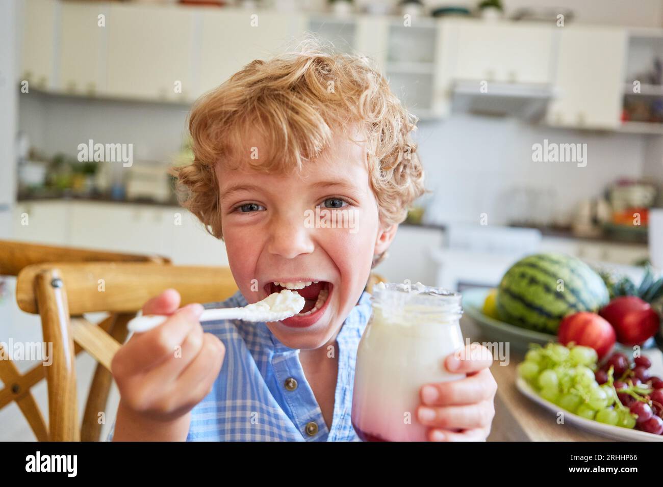 Cheerful boy hi-res stock photography and images - Alamy
