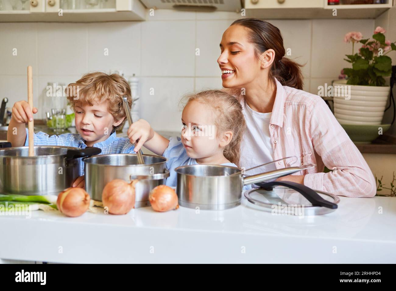 Daughter watching mother cook hi-res stock photography and images - Alamy