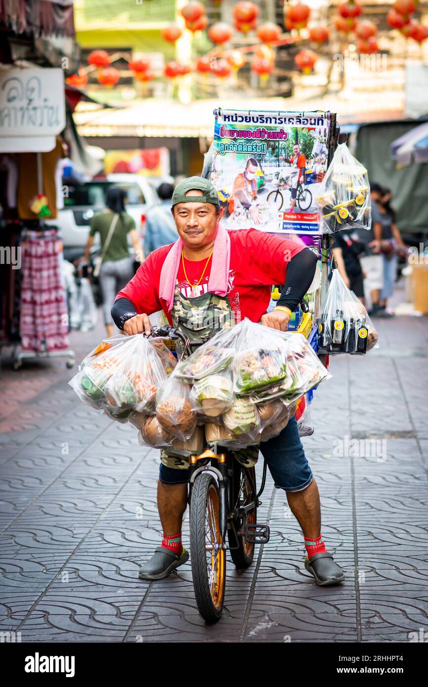 Bangkok market worker hi-res stock photography and images - Alamy