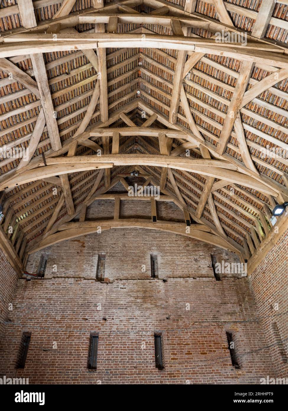 Beams tudor barn hi-res stock photography and images - Alamy