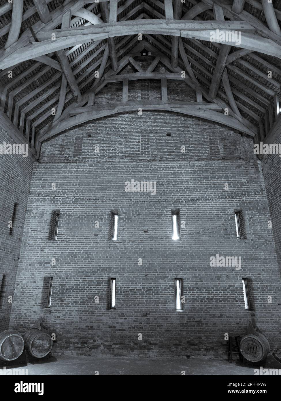 Beams tudor barn hi-res stock photography and images - Alamy