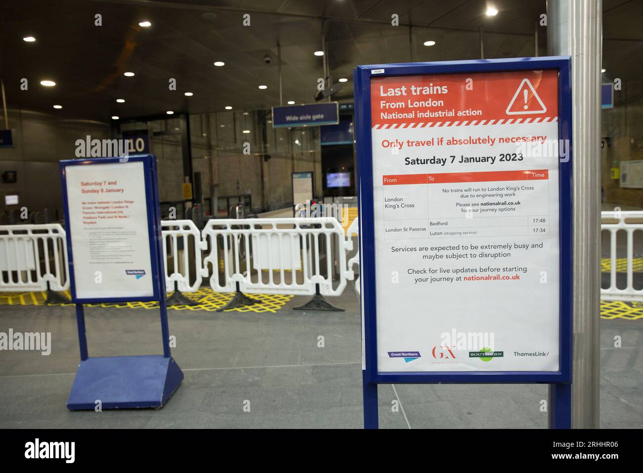 Closed platforms at King’s Cross Station in London Stock Photo - Alamy