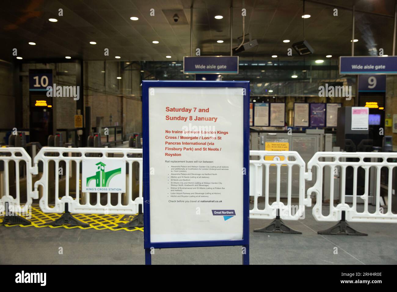 Closed platforms at King’s Cross Station in London Stock Photo - Alamy