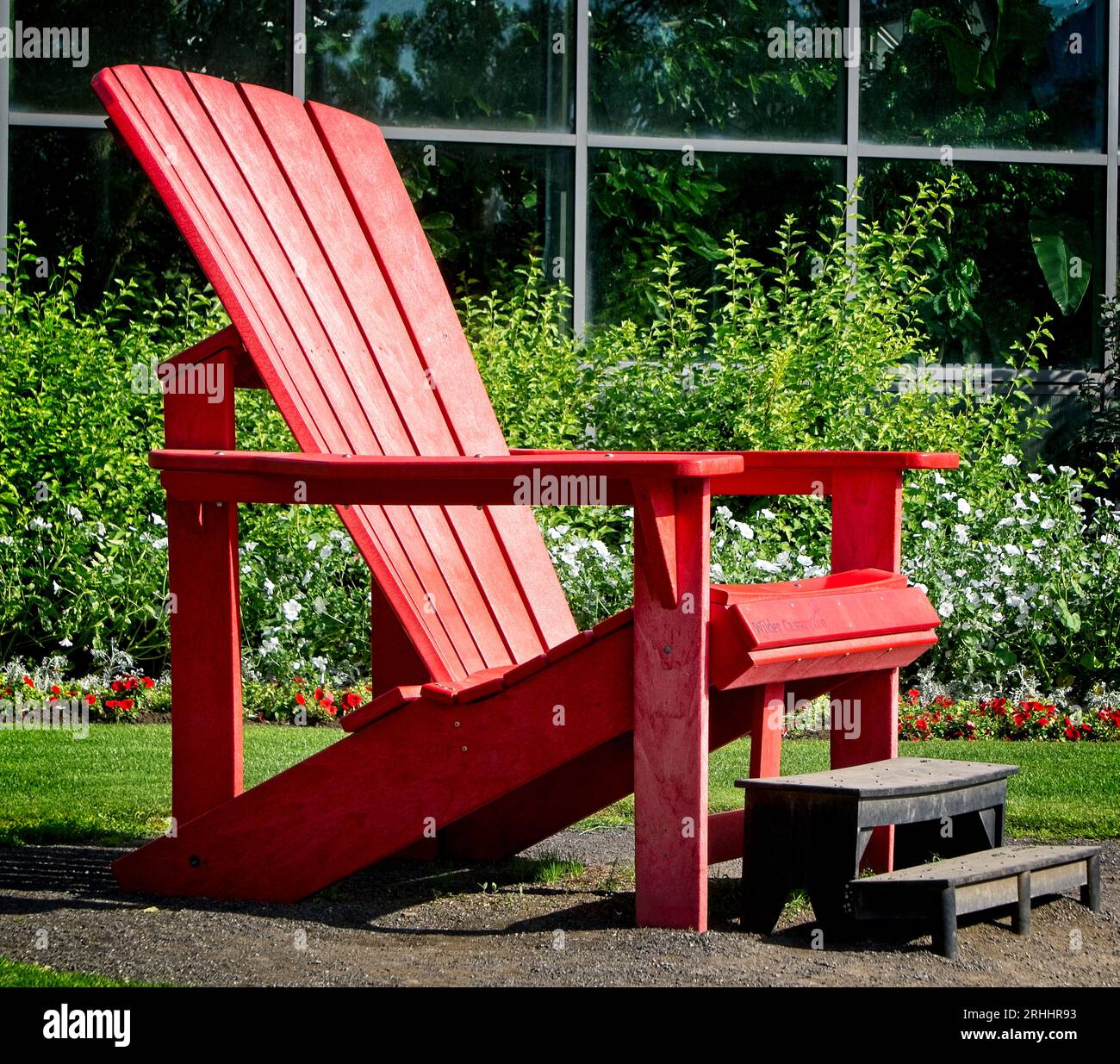 Big red chair hi-res stock photography and images - Alamy