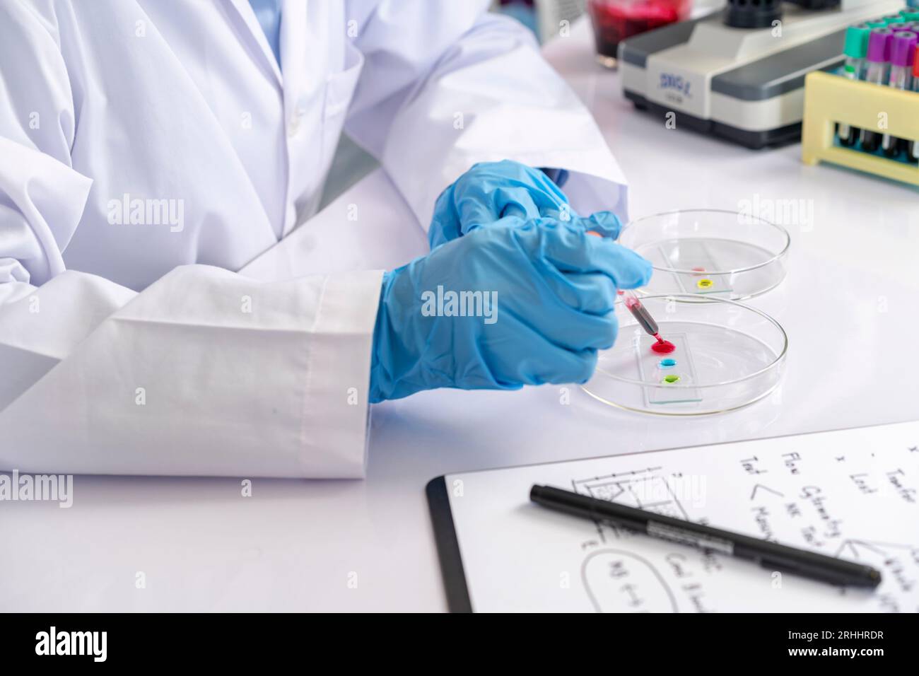Laboratory scientist hi-res stock photography and images - Alamy