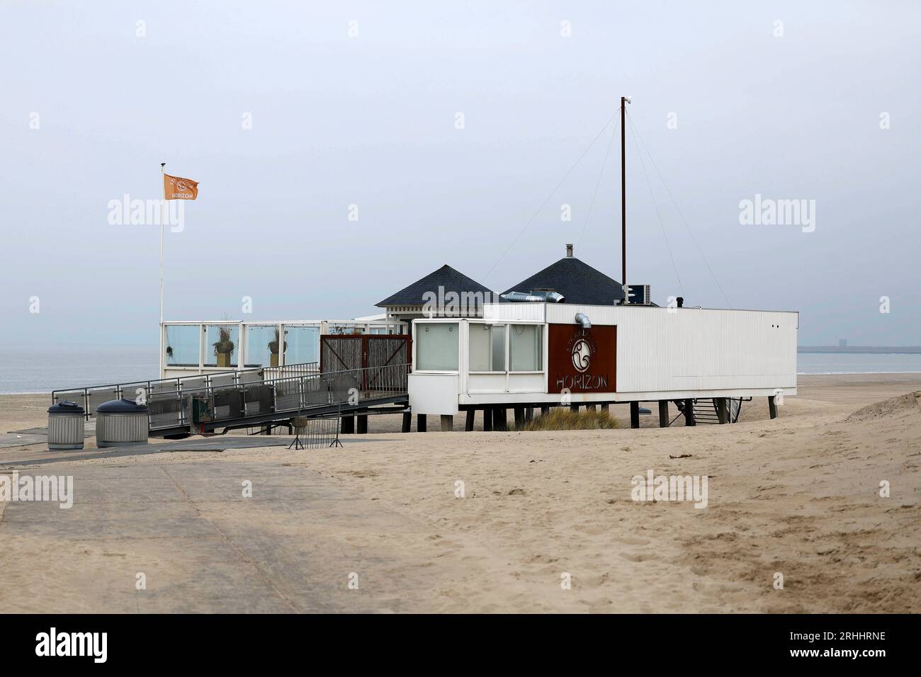 Strandcafe Horizont am Strand in Renesse /Niederlande am 09.02.2023 ...
