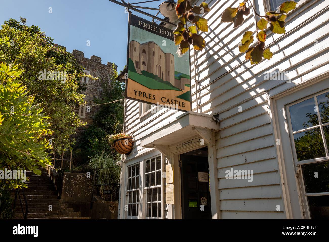 Ypres castle pub hi-res stock photography and images - Alamy