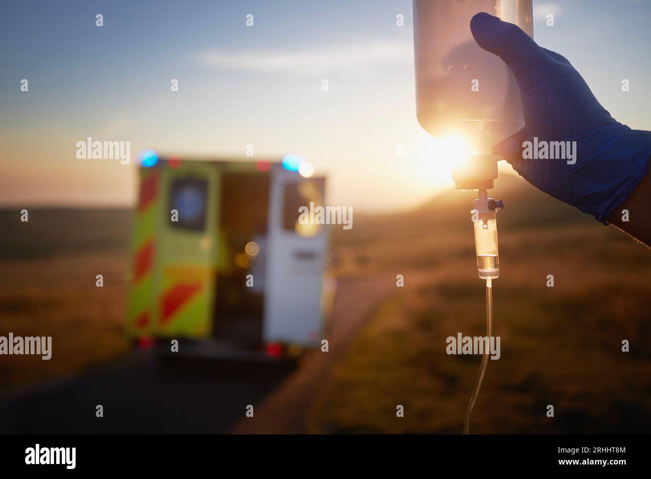 Emergency response iv hi-res stock photography and images - Alamy